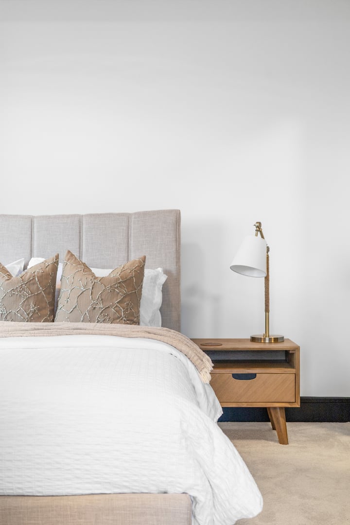 Luxe 2br | 2ba |Ac| Near Downtown Mru Currie - Calgary