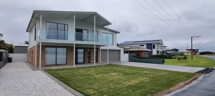 Relax By The River - Hindmarsh Island