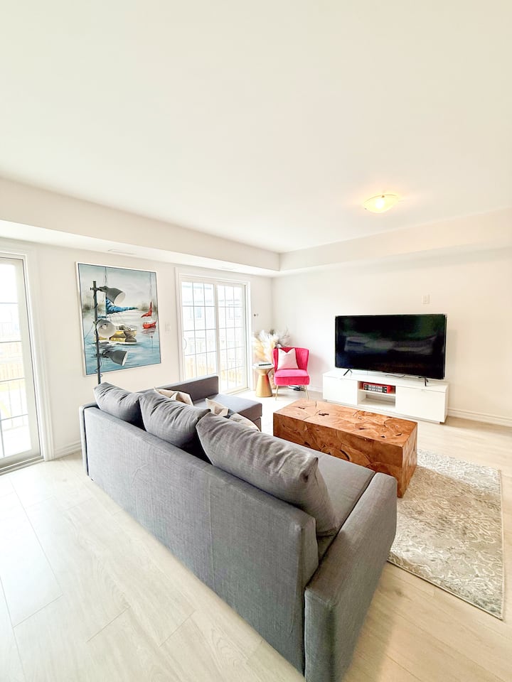 Cozy 2-bedroom Apartment - Innisfil