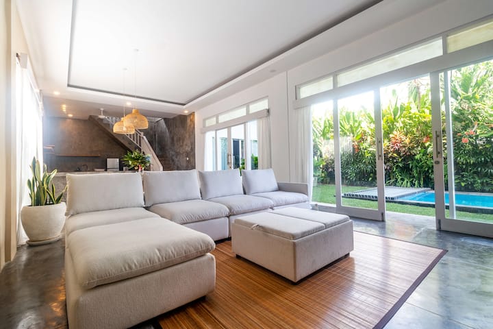 3br Villa With Large Pool In Canggu - Canggu