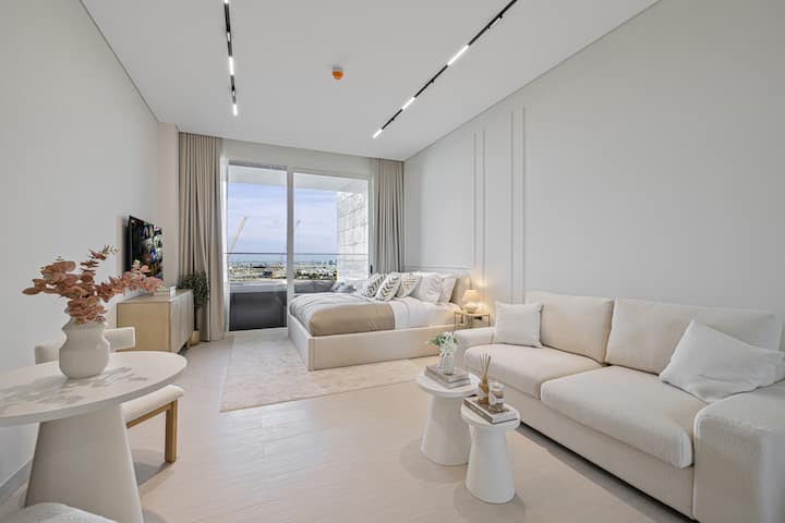 Daniels Studio | Private Jacuzzi | Canal View - Dubai