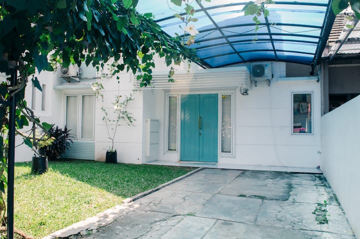 Peaceful Family Stay With Private Garden (Syariah) - Depok