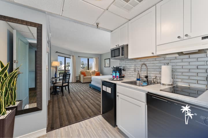 Central Superior Studio W/balcony & Kitchenette - Orlando