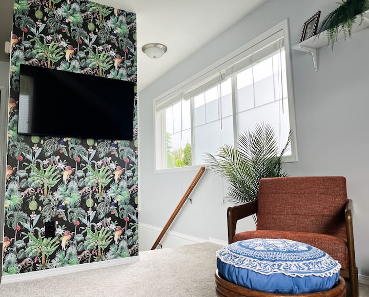 Private Guesthouse Close To Dt | King Bed | Patio - Kelowna
