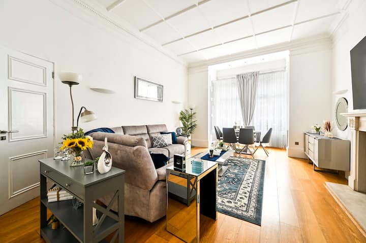 Elegant 4br Luxury Mayfair Residence - Central London