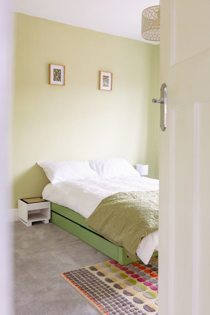 Sunny Room In Peaceful House - Stockport