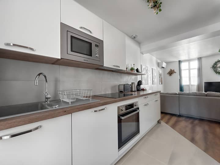 Maison De Ville Avec Garage Fermé.
Ménage Inclus - Nevers