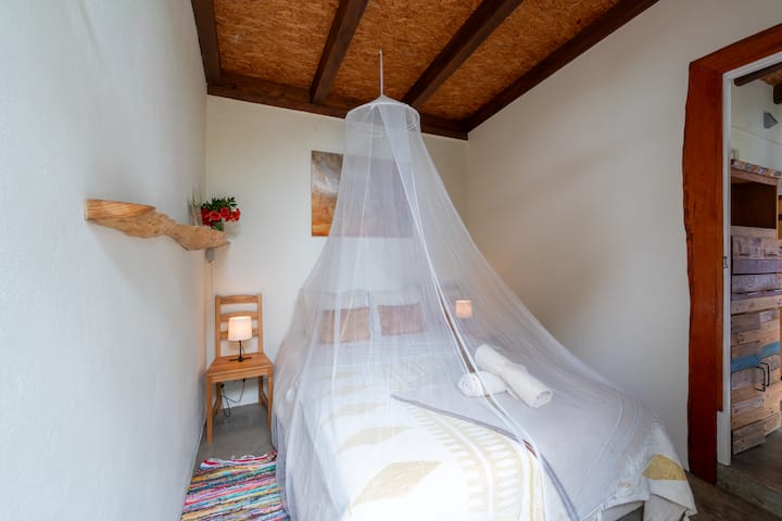 Unique Rustic Garden Cabin Double Suite  - 03 - Colares