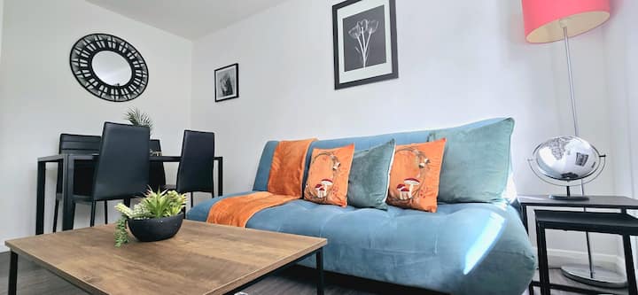 Long Term Stay | Sleeps 5 | Wi-fi | Corby Centre - Corby