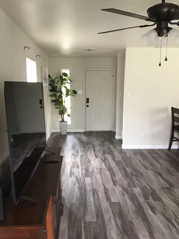 Sweet Home Near Sea World - San Antonio, TX