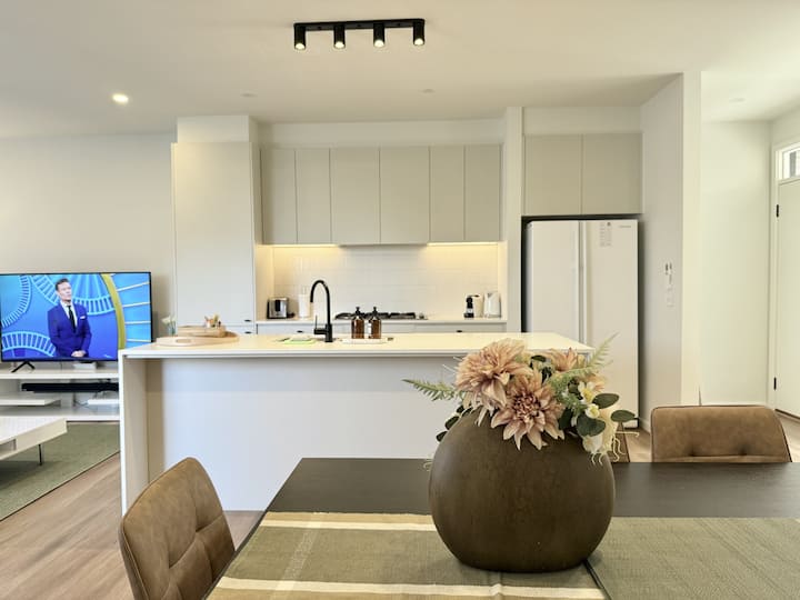 Aalto Retreat 2: Chic & Modern, Close 2 Everything - Flinders