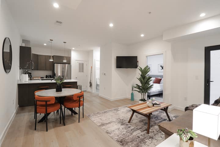 Unit 3: 1br W/ King + Sofa Bed In The Heart Of Dc - Washington, D.C.