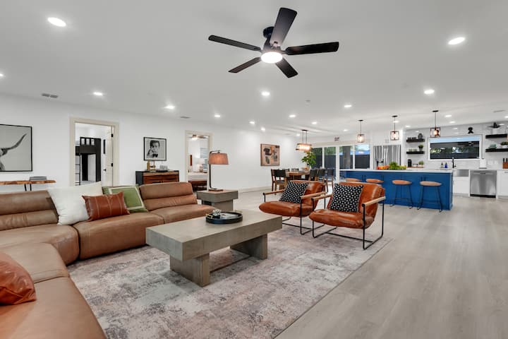 Modern Home W/ Hot Tub & Patio | Near At&t Stadium - Grand Prairie, TX