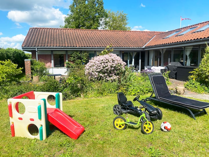Børnevenlig Villa Med Stor Solrig Have Nær Strand - Dänemark