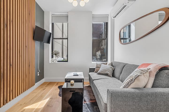 New Renovated - 1 Bed  Wash/dryer & Kitchenette -E - New York City