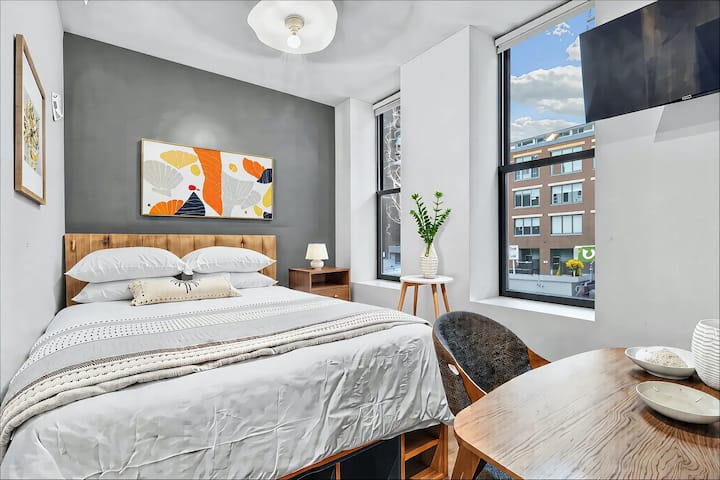 Newly Renovated - Studio - Wash/dyer & Kitchenette - Bryant Park, NY