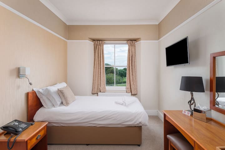 Single Room In A 4-star Boutique Hotel - Plymouth