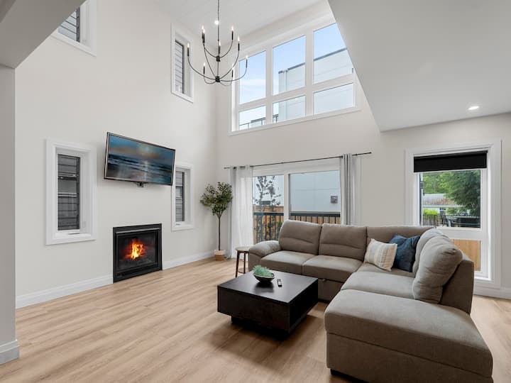 The Tipsy Otter 5 Br Near Beach - Grand Bend