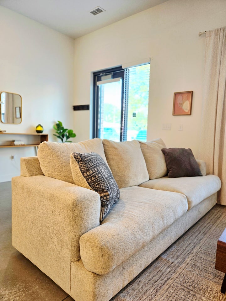 Wabi Sabi [2bdrm/2bath] Blocks From Mass Street! - Lawrence, KS