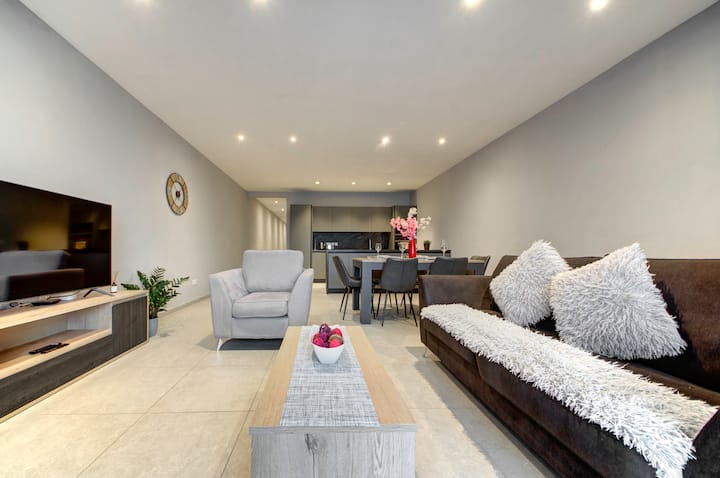 Stunning City-center 3br - Malte