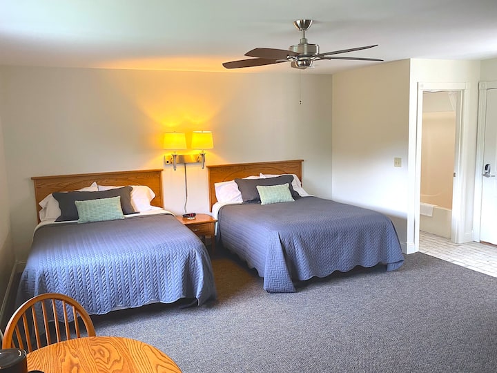 Green Gables Inn Riverside Gardens Room - B3 - Lanesboro, MN