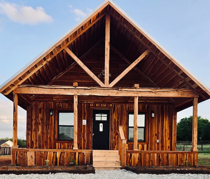 The Yellow Rose Cabin Located On Lake Granbury - Granbury, TX