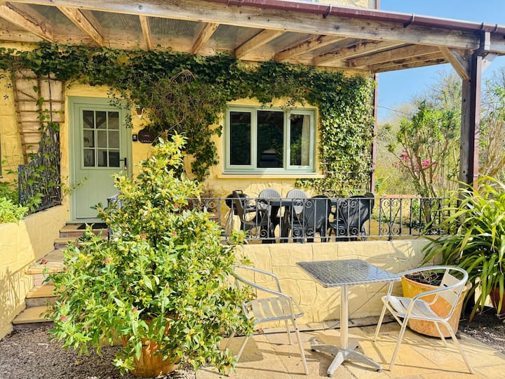 Clover Cottage - Peaceful Welsh Countryside Escape - Cardigan