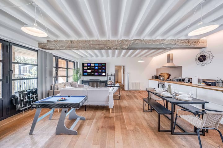 Luxe Penthouse W/ Balcony & Parking Near Greenwich - London