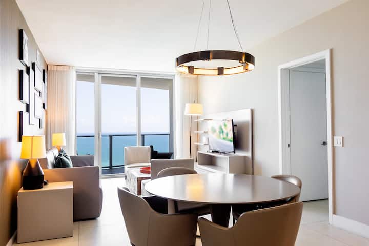 Luxe 2 Bdr Ocean View On The Beach, Amazing Pool - Hollywood, FL