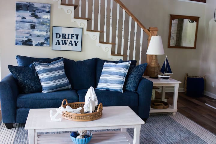 Blue Lake Haven - Boone Lakefront Cottage W/ Dock! - Boone Lake, TN