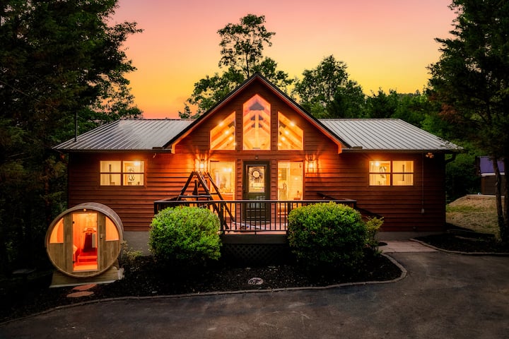 Heatedpool~theater~puttputt~sauna~arcade~private - Pigeon Forge, TN