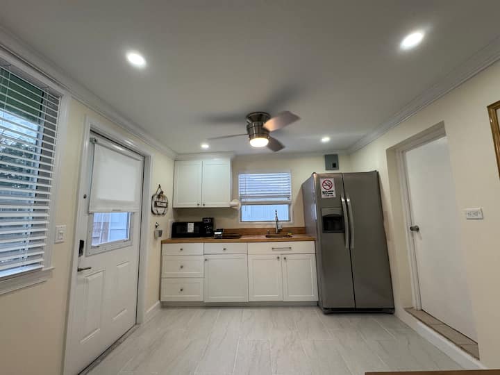 Full Kitchen Private Apartment (Bidet In Bt.) - West Palm Beach, FL