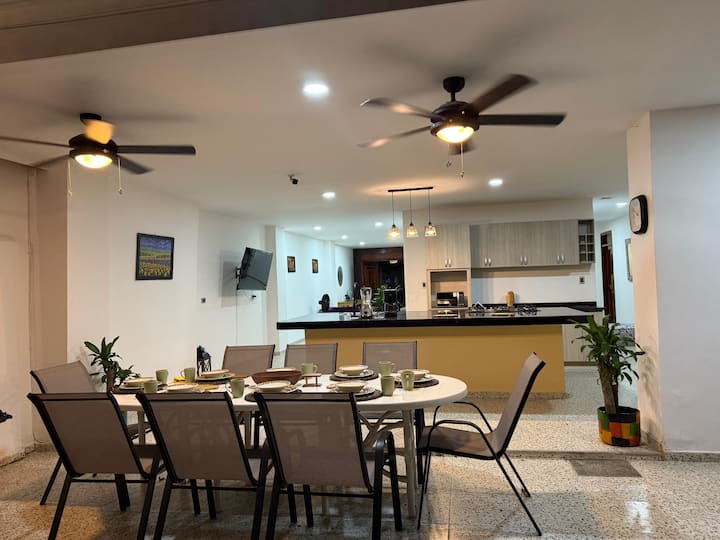 Casa Patio De Torices. 5bd. Cerca Del Centro - Cartagena, Colombia