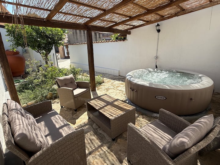 [Way To The Sea] Home With Garden & Hotub - Solanas