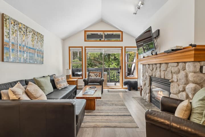 2br Whistler Condo W Hot Tub, Bbq, &Ski In/out! - British Columbia