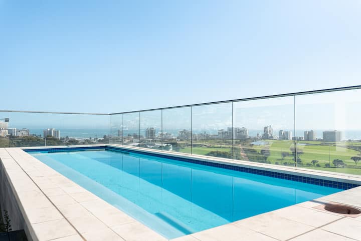 Chic Apartment W/ Balcony & Rooftop Pool - Cape Town
