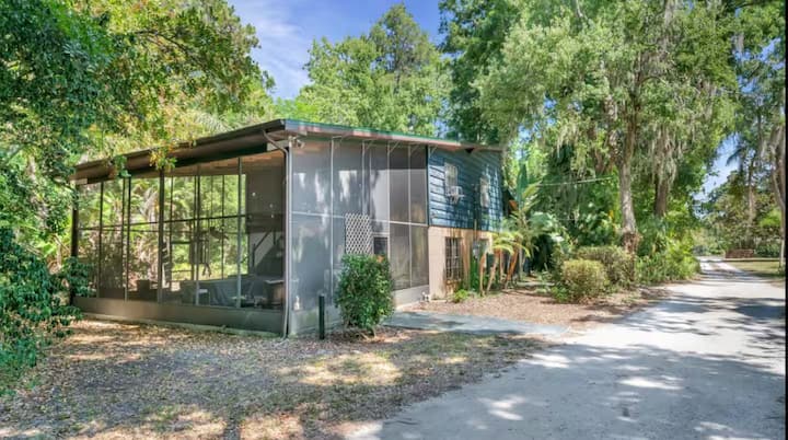 2nd Floor Apt-peaceful, Cozy, Parking, Great Value - Keystone, FL