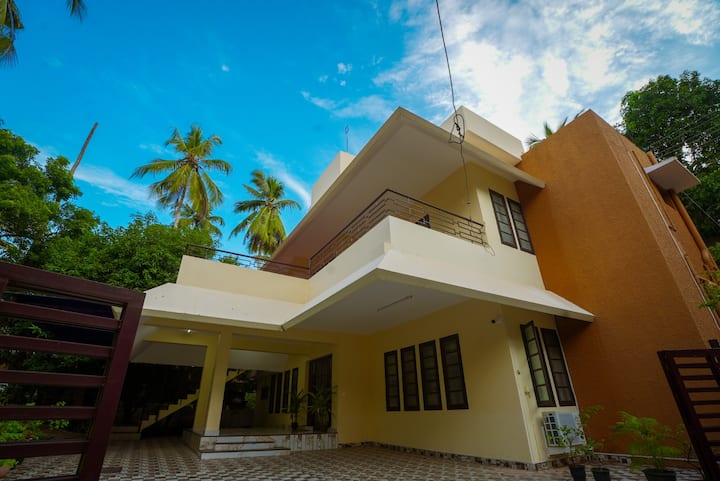 Centrally Located Bungalow With Private Garden - Thiruvananthapuram