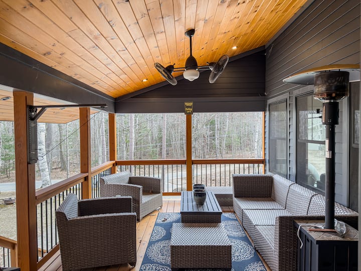 Family-friendly Chalet: Hot Tub, Games, Fire Pit - Jackson, NH