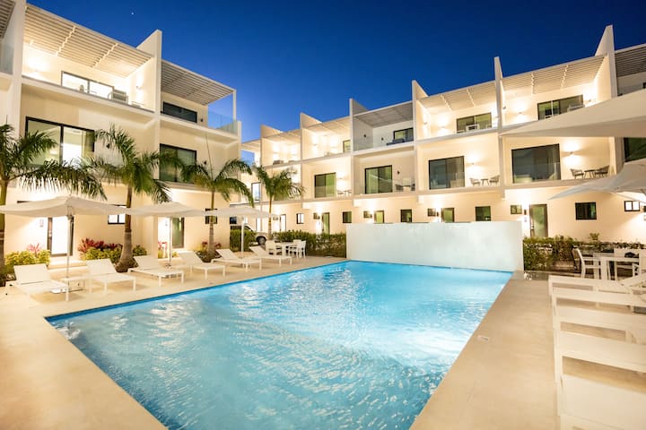 Townhome Villa – Steps To Grace Bay (Sleeps 4) - Turks and Caicos Islands