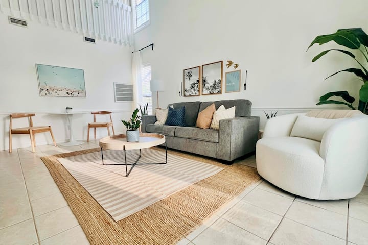 New Cozy Beach Oasis W/ Pools, Bikes & Mini-golf - Panama City Beach, FL