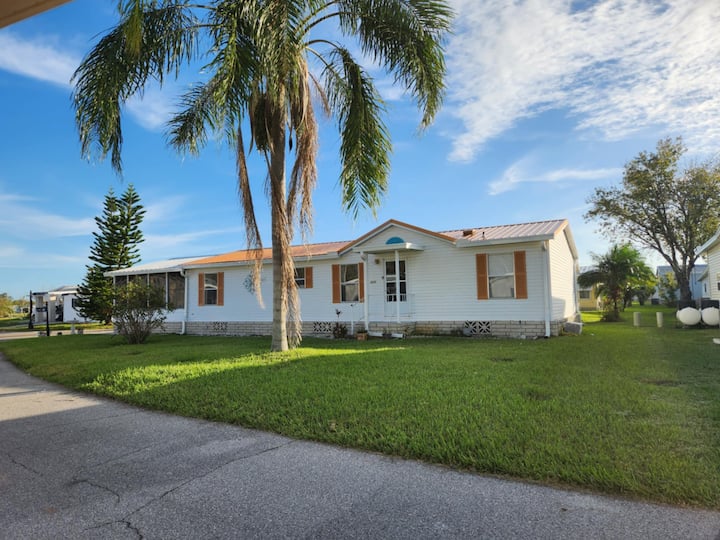Cozy 3br 55+ Comm Near Disney! - Davenport, FL