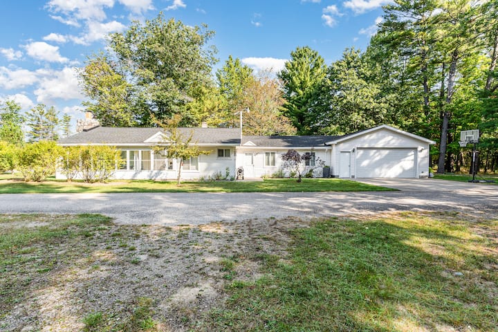 Tawas Bay Point Vacation Rental - Tawas Point State Park, East Tawas