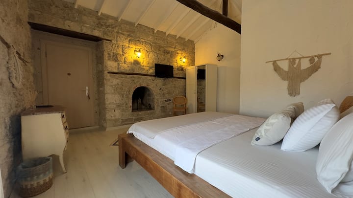 Alaçatı'nın Kalbinde Süper Taş Otel - Alaçatı