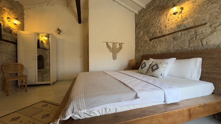 Alaçatı'nın Kalbinde Süper Taş Otel Kahvaltılı - Alaçatı