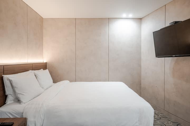 이코노미 룸, 시청역 2분, 뉴서울 호텔, 광화문/시청 인근, 창문 없음, 깨끗하고 안전 - Seoul