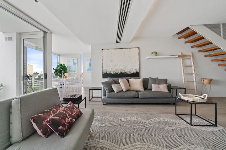 Luxury Sydney Residence | Pool, Gym & City Views - Sydney