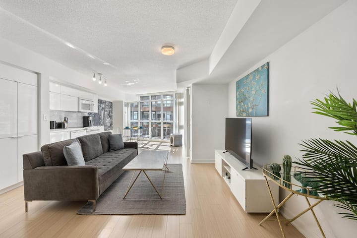 Vibrant City Stay Near Hotspots + 1 Free Parking - Toronto