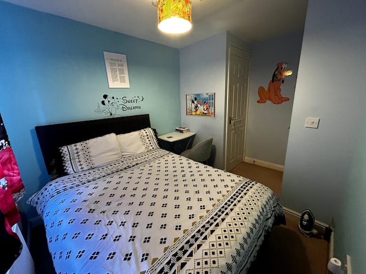 Room In Newmarket - Newmarket