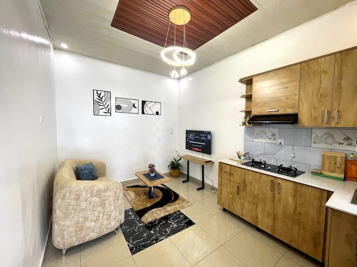 Centrally Located 1+1 - Fast Wi-fi & Parking - Rwanda